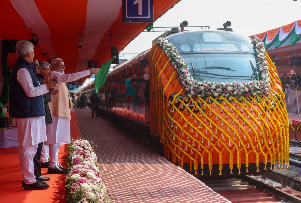 PM Modi Launches ₹3,250-Crore Rail & Road Projects in Bengal, Flags Off ...